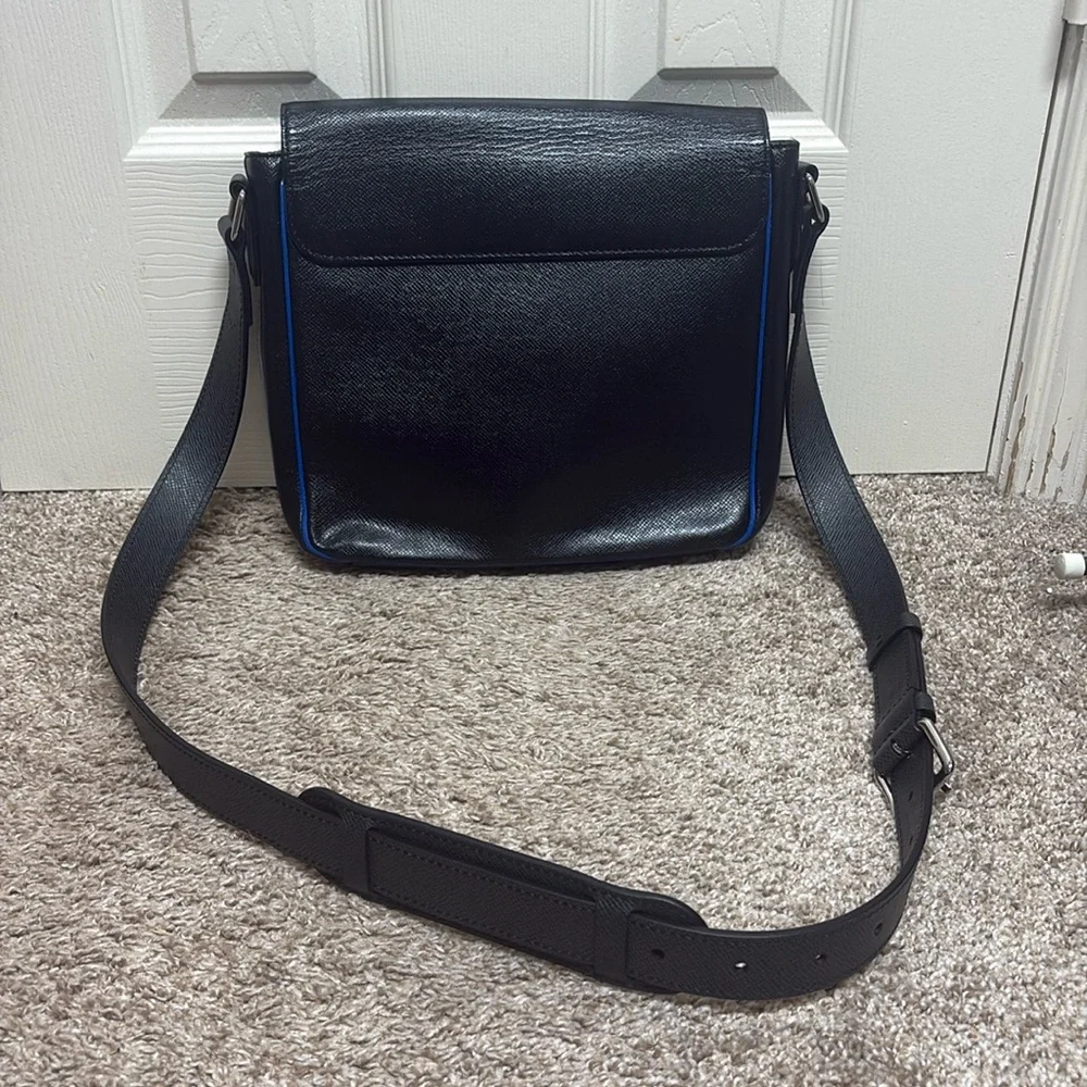 Louis Vuitton | Bags | Louis Vuitton Lv Roman Mm Taiga Leather Bag Rare ...